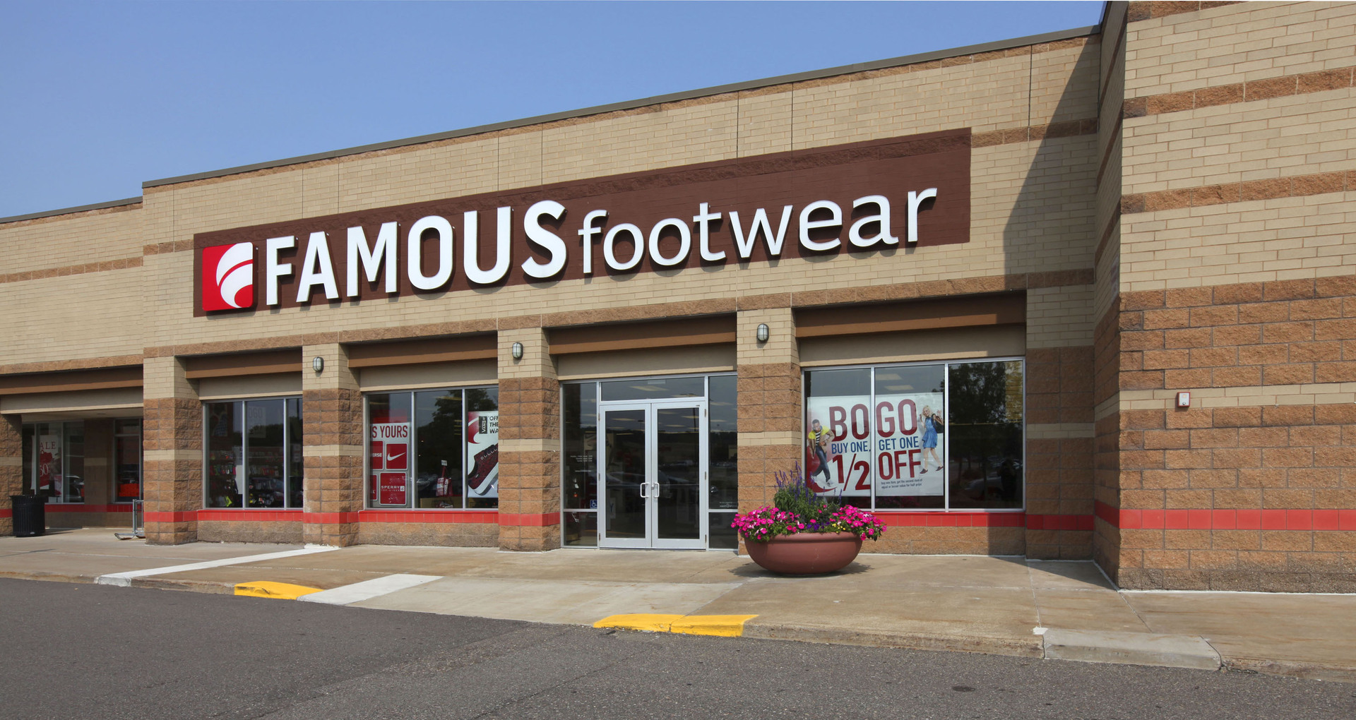 Rockford Road Plaza | First Washington | First Washington